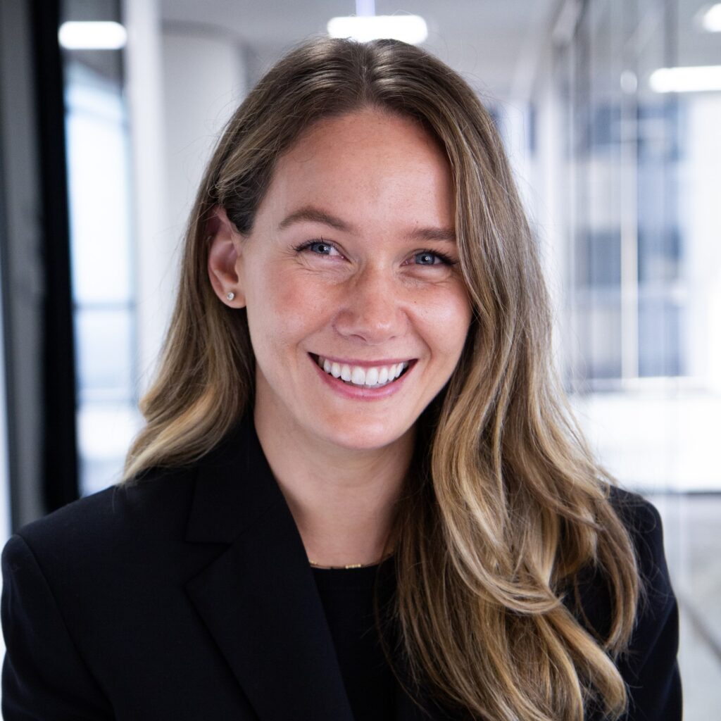 Sarah Archer, Senior Associate - Commercial & Financial Services Lawyer